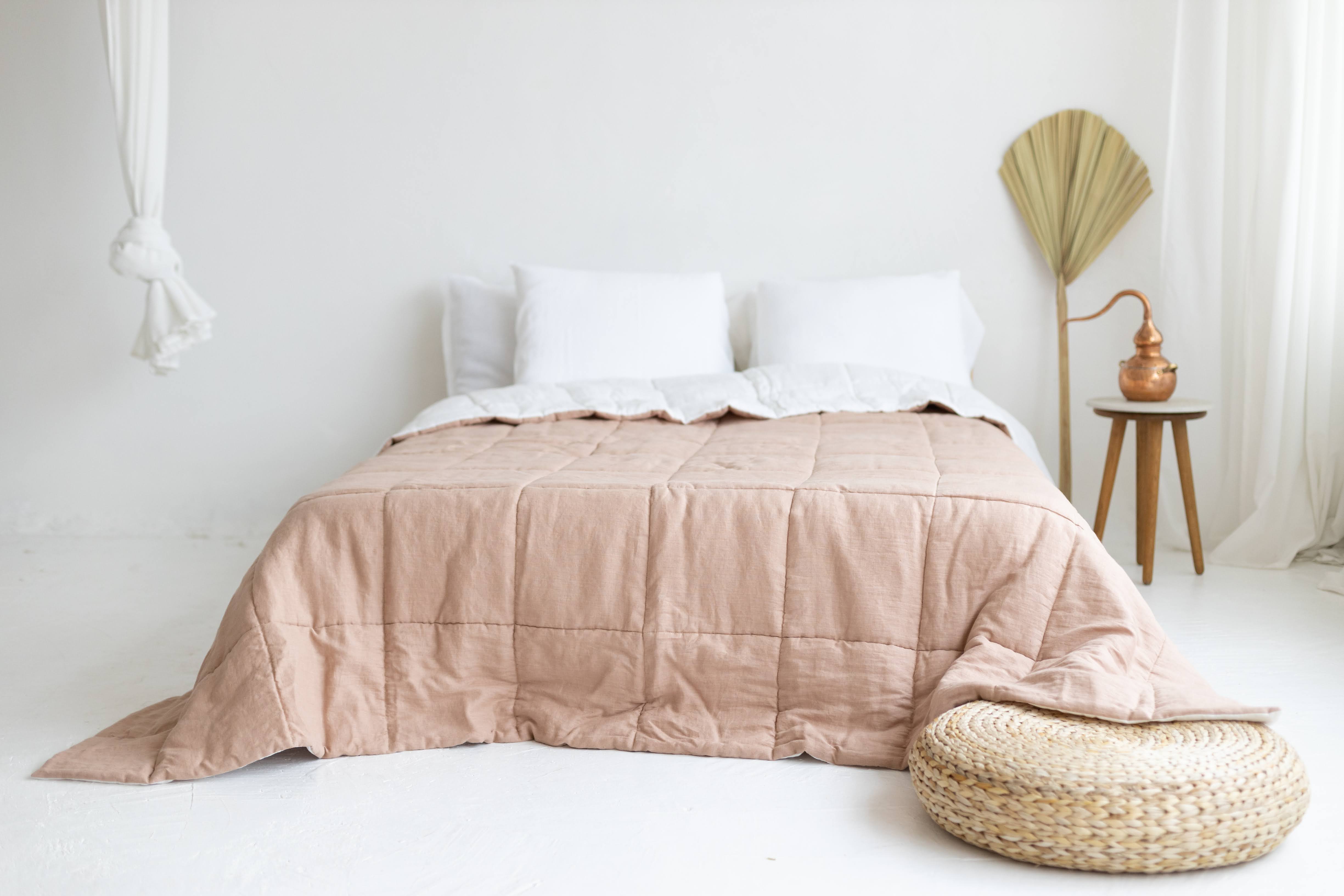 The Benefits of Using Linen Bedspreads in Cold Weather: Natural Insula ...