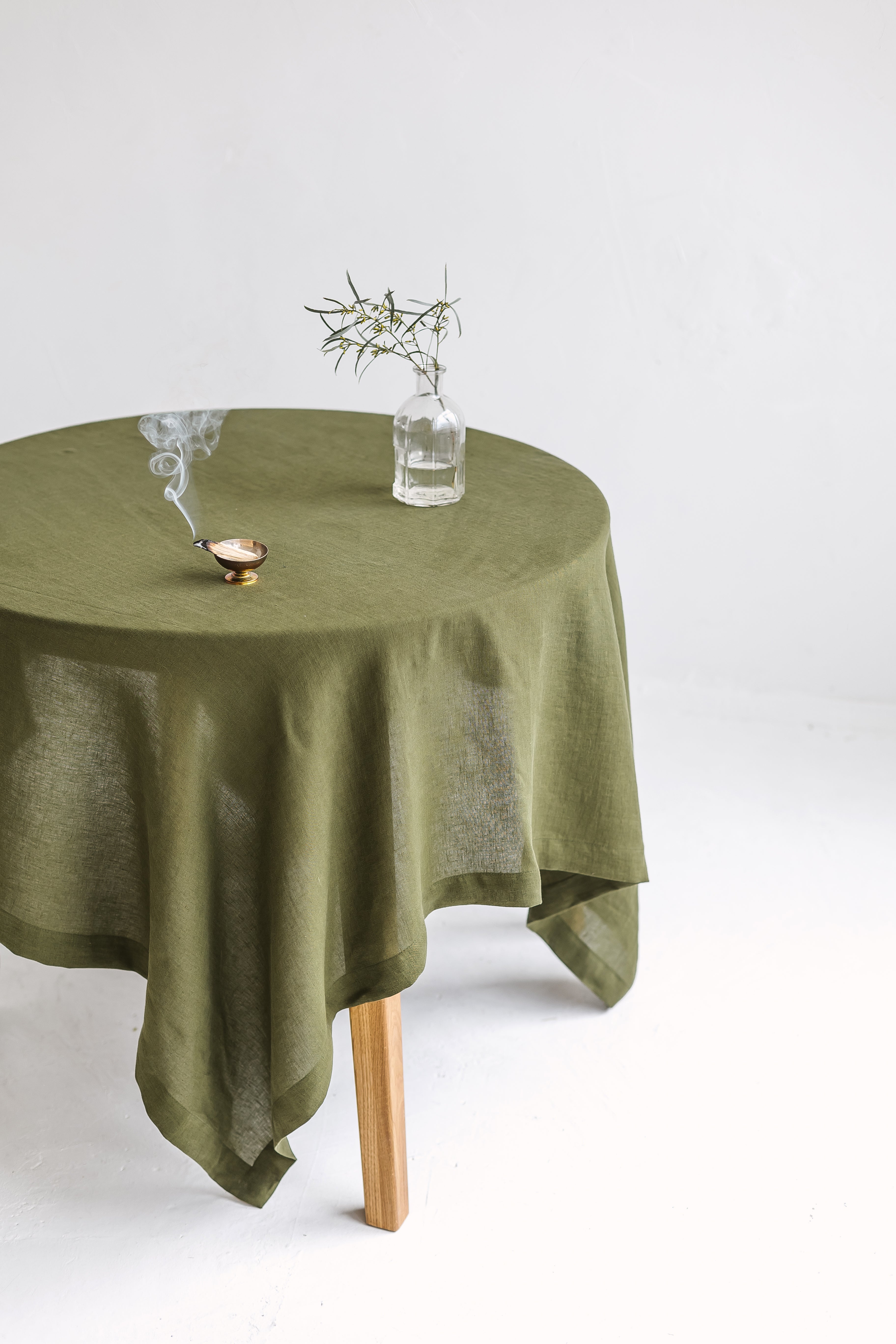Forest green linen tablecloth for a round table – Sand Snow Linen